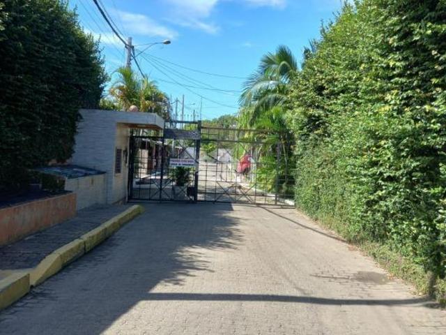 Casa em condomínio de 3 dormitórios no bairro Restinga