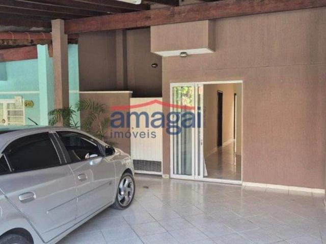 Casa em condomínio de 3 quartos para venda