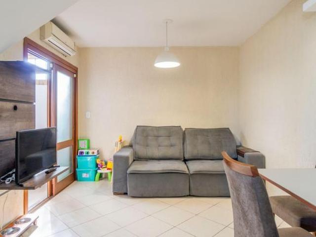 Casa em condomínio de 105m² 2 dormitórios e 1 vaga no bairro Guarujá