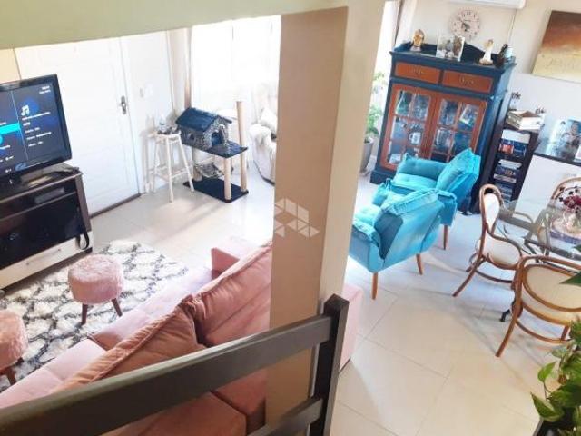 Casa em condomínio de 120m² com 3 dormitórios e duas vagas no bairro Alta Petrópolis