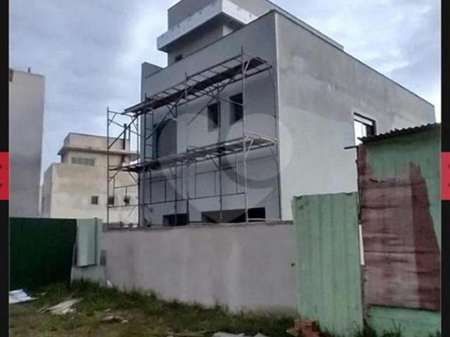 Casa com 3 quartos, 174 m² em Santa Cândida para venda