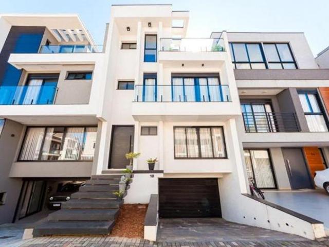 Casa em condomínio de 214m² a venda no Pinheirinho