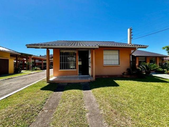 Casa em condomínio de 2 quartos à venda em Capão Novo