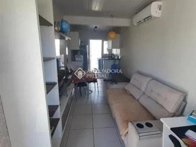 Casa em condomínio de 2 quartos e 2 vagas na Hipica