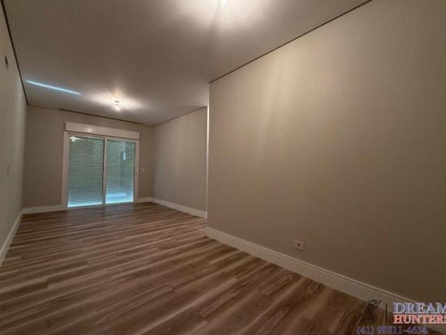 Casa em Condomínio de 300.76m² no bairro Santa Felicidade, com 4 suítes, 6 banheiros e 3 vagas de ga