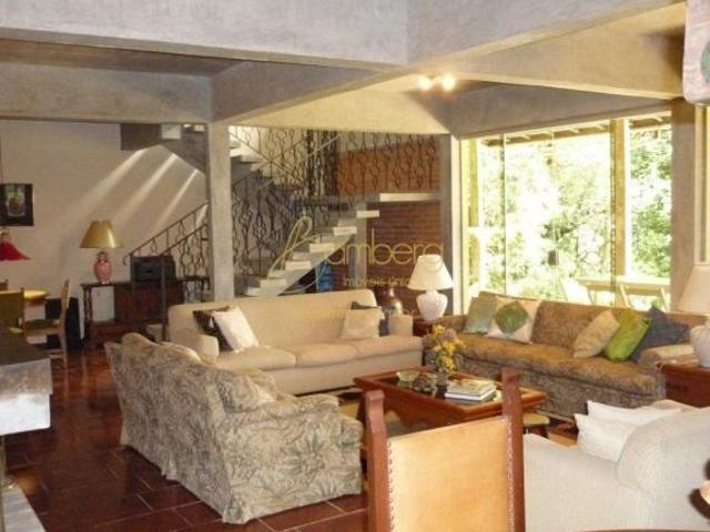 Casa em condomínio de 350 m2 com 3 dormitórios em Itapecerica da Serra
