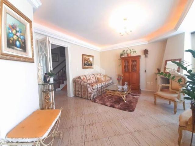 Casa em Condomínio de 4 dormitórios