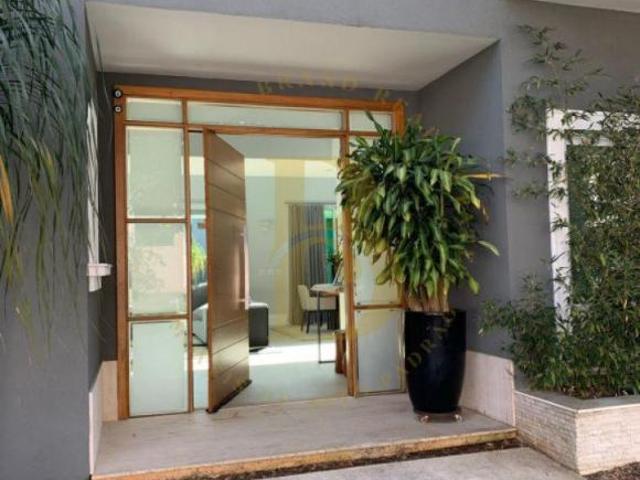 Casa em condomínio de 680m2 uteis, 04 suítes, 06 vagas de garagem na Aldeia da Serra
