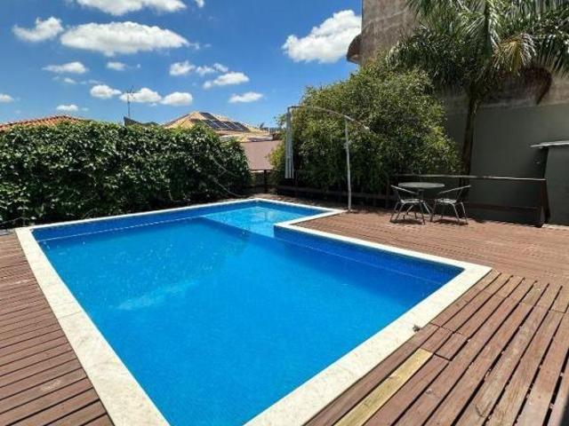 Casa em Condomínio de com Piscina e 3 quartos, 1 suíte e 3 vagas no Jardim Ibiti do Paço, Sorocaba S