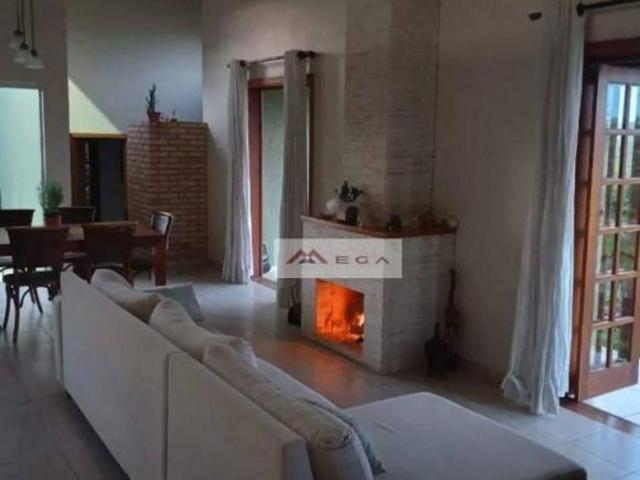 Casa em Condomínio de Chácaras com 2 suítes, 150 m² por R$ 1.100.000