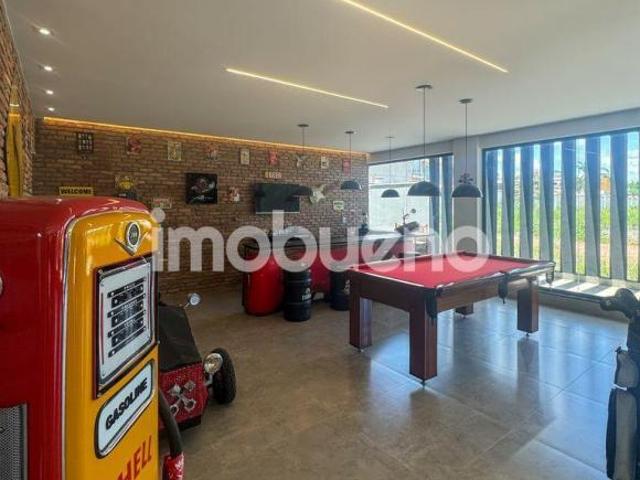Casa em condomínio de alto padrão, 2 suítes com closet, 2 semi suítes, 4 vagas
