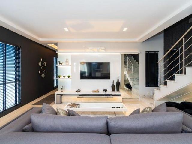 Casa Em Condomínio De Alto Padrão Com Jacuzi