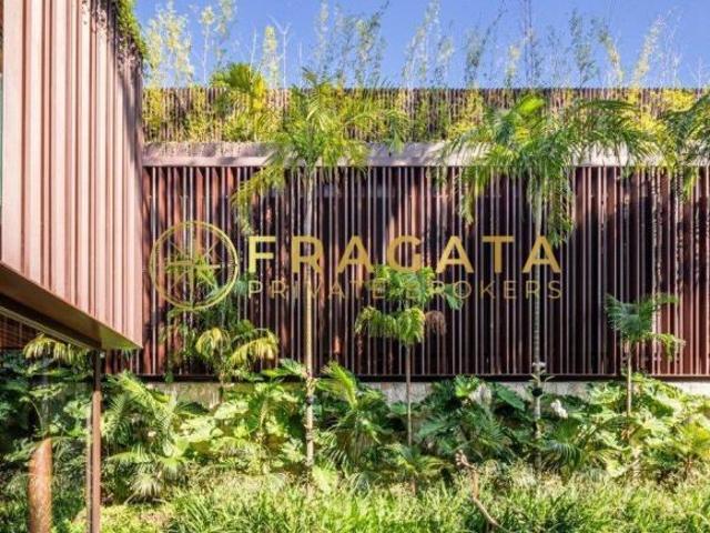 Casa em condomínio de alto padrão com 1.600 m² e 4 suítes a venda no Alto de Pinheiros/SP