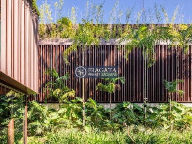Casa em condomínio de alto padrão com 1.600 m² e 4 suítes a venda no Alto de Pinheiros/SP
