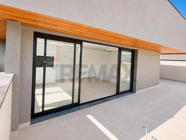 Casa em Condomínio de Alto Padrão com 3 Suítes e 256,99m² no Seminário
