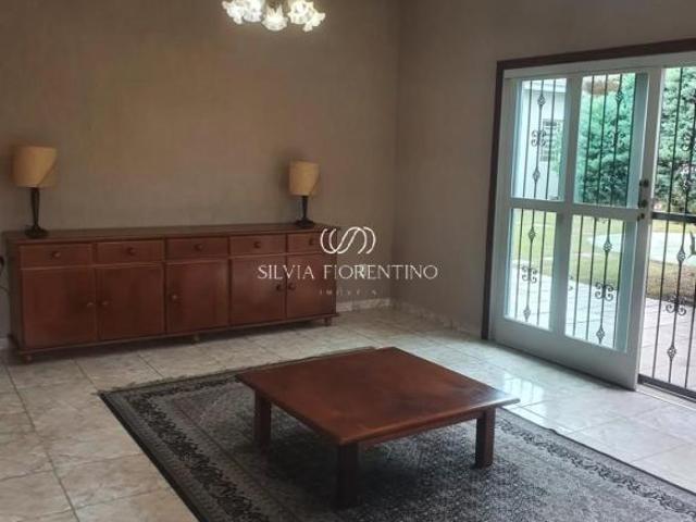 Casa em Condomínio de Alto Padrão à Venda em Taubaté SP, Parque das Flores: 3 Quartos, 1 Suíte, 1 Sa
