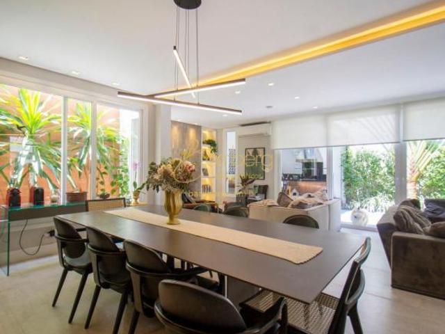 Casa em Condomínio de Alto Padrão ao Lado do Parque Severo Gomes | 4 Suítes e Terraço com Jacuzzi