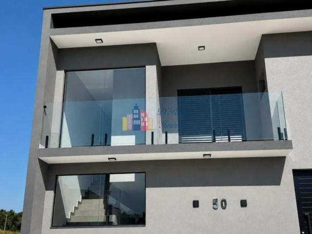Casa em Condomínio de Alto Padrão em Araçariguama SP: 3 quartos, 1 suíte, 2 salas, 3 banheiros, 3 va