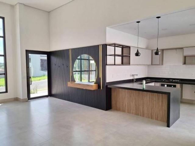 Casa em Condomínio de Alto Padrão em Indaiatuba SP, 3 suítes, 204m², Residencial Evidências. Venha C