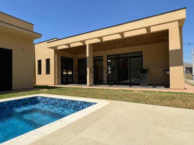 Casa em Condomínio de Alto Padrão em Sorocaba SP, Bairro Caguassu: 3 Quartos, 1 Suíte, 2 Salas, 3 Ba