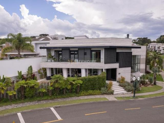 Casa em condomínio de alto padrão em Santa Felicidade com 562m² e 3 suítes