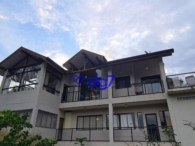 Casa em Condomínio de Alto Padrão na Granja Viana – 2.450 m² de Terreno