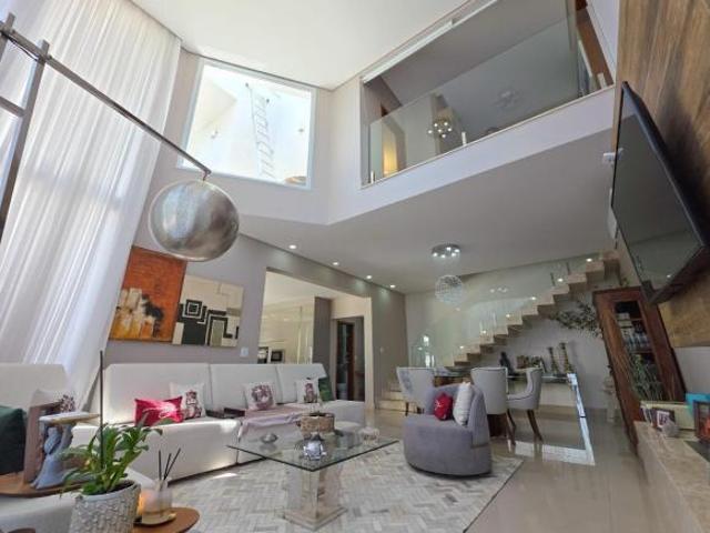 Casa em Condomínio de Luxo com 3 Quartos e 4 Vagas de Garagem no Parque Ortolândia, Hortolândia SP!