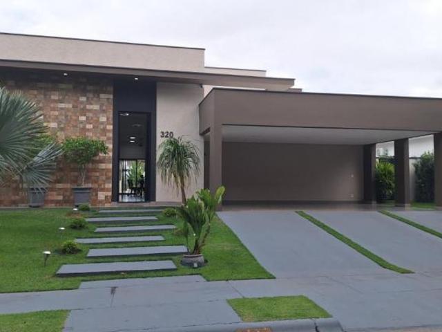 Casa em condomínio de luxo com 3 suítes e um quintal amplo com pomar, horta e um Spa maravilhoso