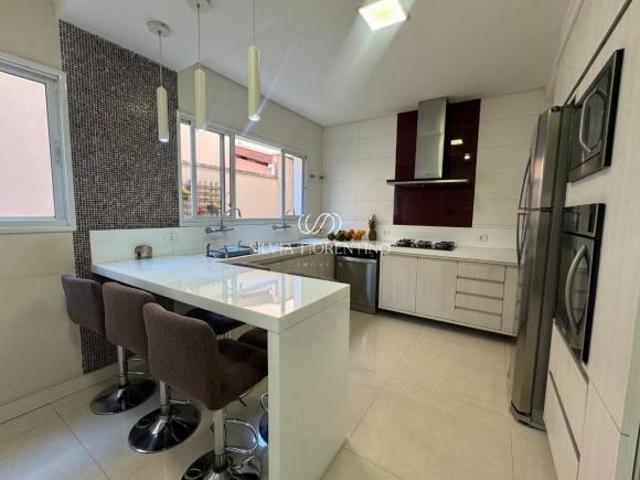 Casa em Condomínio de Luxo com 4 Suítes no Jardim Independência Taubaté SP: 248m², 2 Vagas