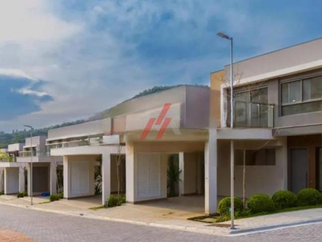 Casa em Condomínio de Luxo em Tamboré, Santana de Parnaíba SP: 3 Quartos, 3 Suítes, 3 Salas, 3 Banhe