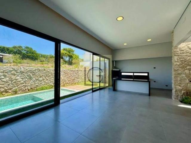 Casa em Condomínio de Luxo em Alphaville, Itu SP: 3 Quartos, 3 Suítes, 2 Salas, 5 Banheiros e 210m²