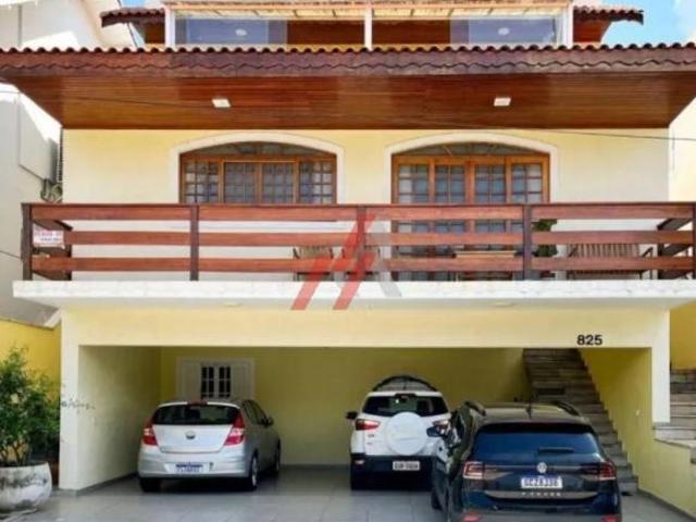 Casa em Condomínio de Luxo em Alphaville 3 quartos, 3 suítes, 3 salas e 6 vagas de garagem Santa