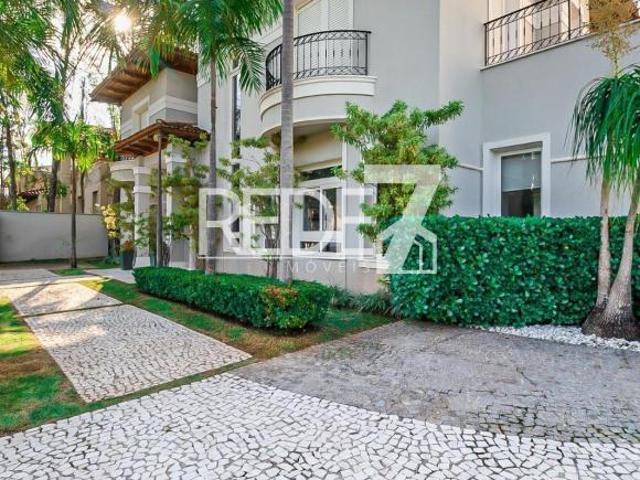 Casa em Condomínio de Luxo em Campinas SP: 4 suítes, área gourmet, piscina e 9 vagas de garagem!