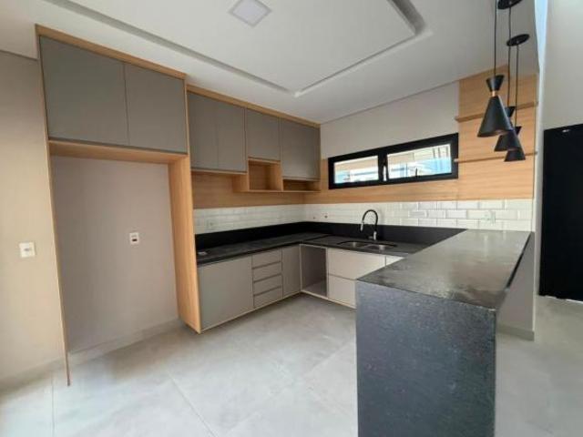 Casa em Condomínio de Luxo em Monterrey, Monte Mor SP: 3 Quartos, 1 Suíte, 2 Salas, 2 Banheiros, 4 V
