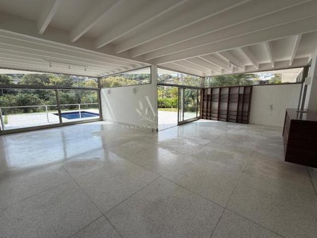 Casa em Condomínio de Luxo no Residencial Tamboré, Barueri SP: 4 quartos, 4 suítes, 4 salas, 8 vagas