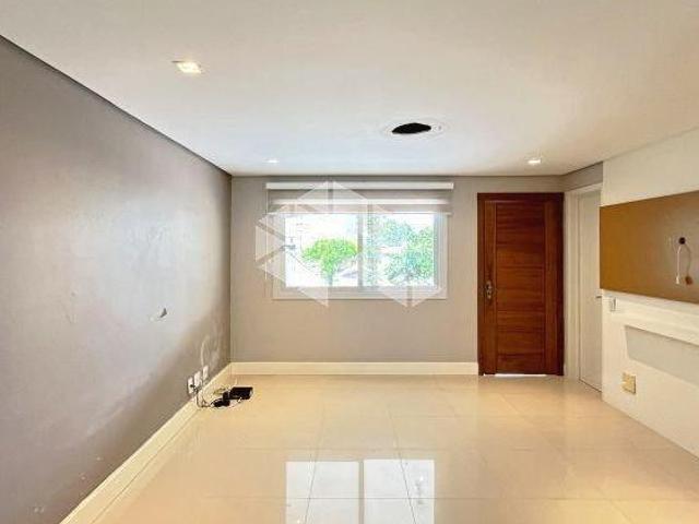 Casa em condomínio desocupada com 4 dormitórios, vista para o Guaiba, próximo da floricultura Winge