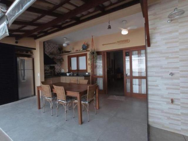 Casa em condomínio disponível para venda no bairro de Juquehy, próximo a praia e com Escritura!
