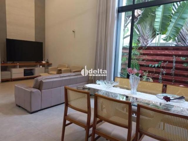 Casa em condomínio disponível para venda no bairro Nova Uberlândia em Uberlândia MG
