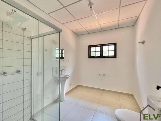 Casa em Condomínio em Cotia | 7 quartos 5 suítes, Piscina e Espaço Gourmet