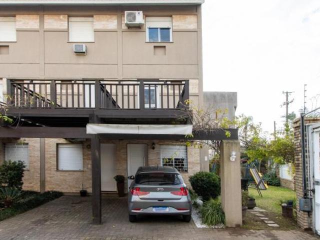 Casa em Condomínio em Cavalhada