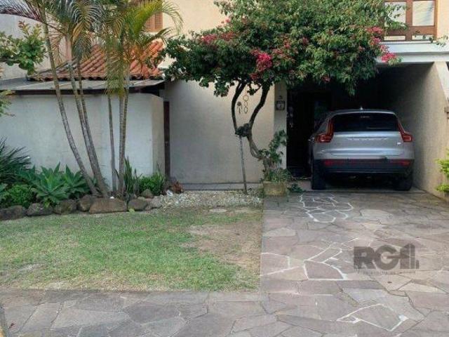 Casa em Condomínio em Cavalhada