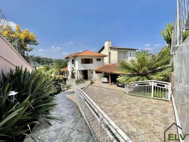 Casa em Condomínio em Carapicuíba | 3 Quartos, Piscina e Espaço Gourmet