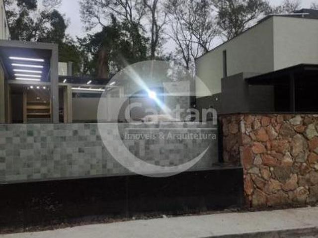 Casa em Condomínio em Cidade Satélite Santa Bárbara