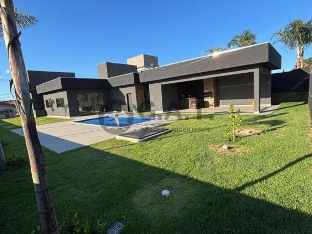 Casa em condomínio em Aracoiaba da Serra SP, 3 quartos, 1 suíte, 6 vagas. Venha conhecer!