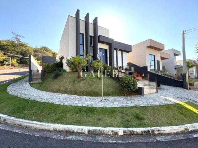 Casa em condomínio em Atibaia, mobiliada, piscina, 3 suítes, 2 salas, 4 banheiros, 2 vagas, 402m2 de