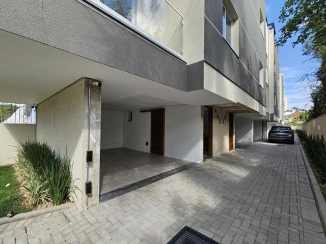 Casa em Condomínio em Glória