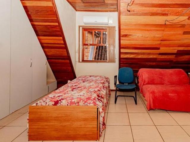 Casa em Condomínio em Glória