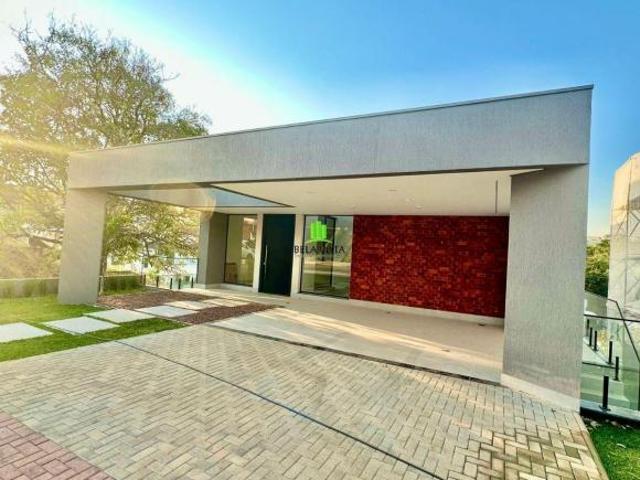 Casa em condomínio em Gran Royalle com 250.00 m², 4 quarto s, 2 suíte s, 4 vaga s