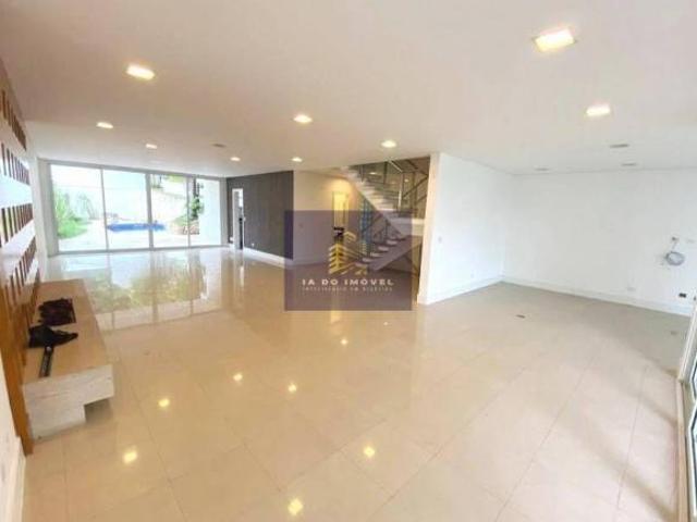Casa em Condomínio, em Excelente Localização