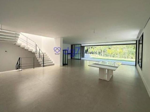 Casa em condomínio em excelente localização, 828 m² Granja Julieta, São Paulo!